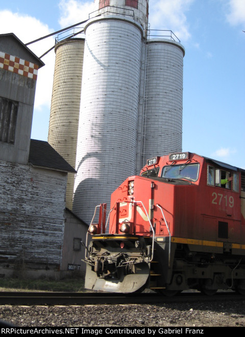 CN 2719 with a friendly crew of the conductor waving while the engineer is in the rush to ...
